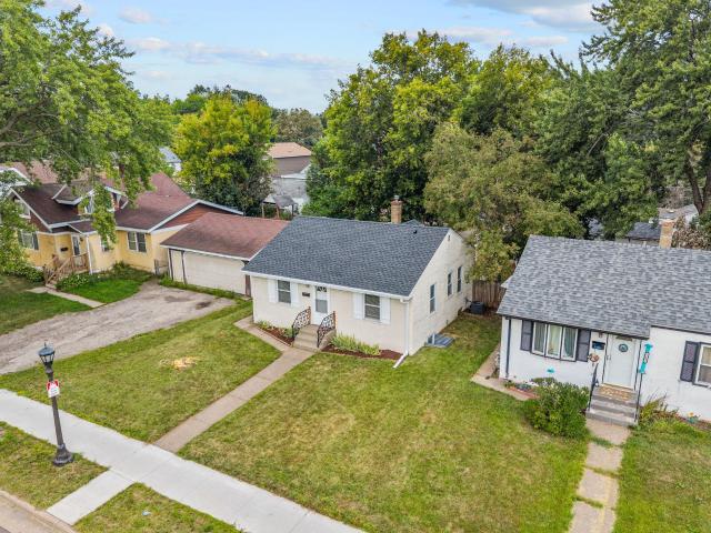 2099 Minnehaha Avenue E