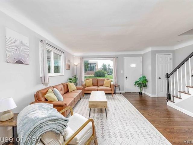 2099 E Maple Rd, Birmingham, MI 48009