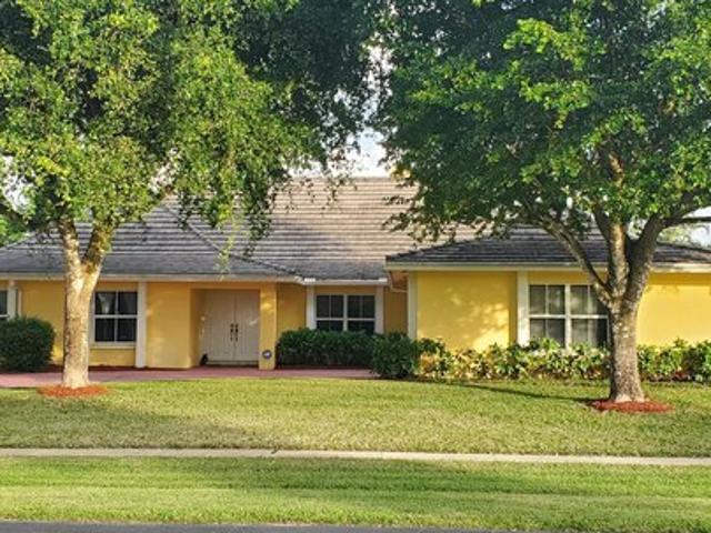 2099 Greenview Cove Dr, Wellington, FL 33414