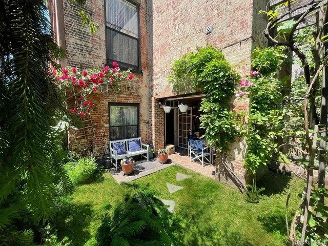 2099 5th Ave, New York, NY 10035