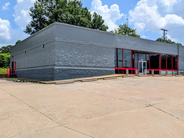 2090 N Highland Ave