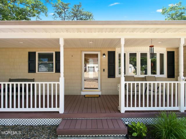2090 Crestwood Drive