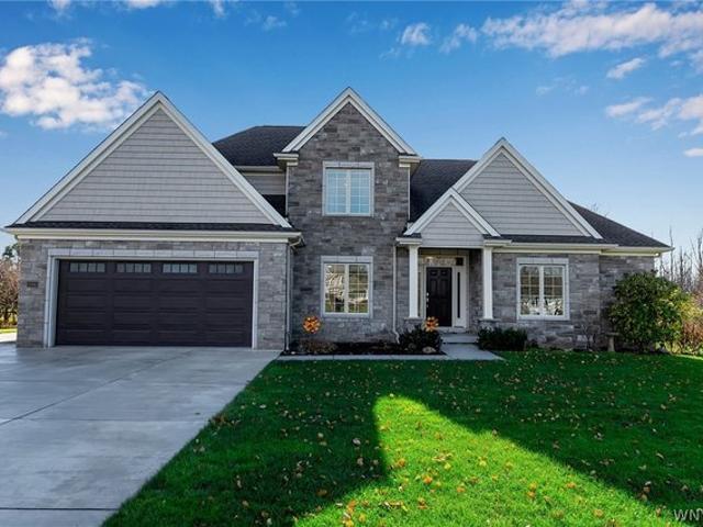 2090 Finnegan Dr, Elma, NY 14059