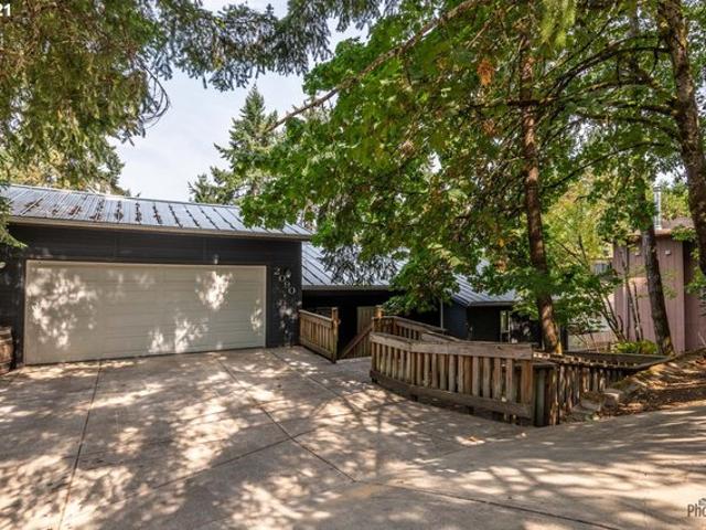 2090 Graham Dr, Eugene, OR 97405