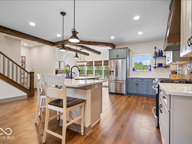 2090 W Bedrock Lane