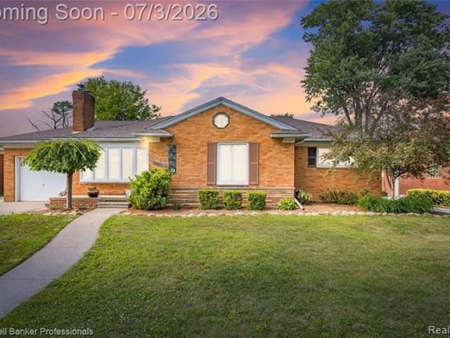 20913 Bon Brae St, Saint Clair Shores, MI 48081