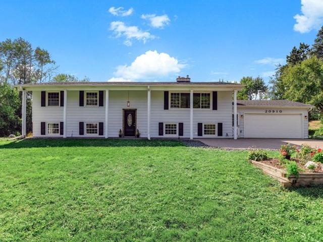 20910 Heath Ave N, Forest Lake, MN 55025