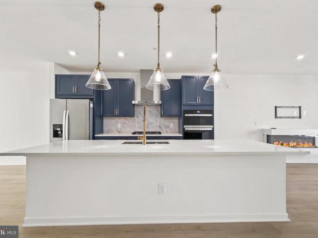 20912 Bluebird Square