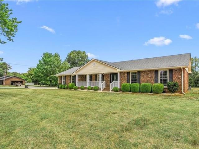 2091 Northcrest Dr, Elon, NC 27244