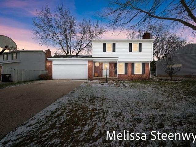 2091 Fawnwood Dr SE, Grand Rapids, MI 49508