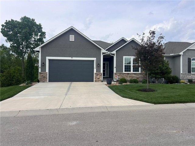 20922 W 190th Ter, Spring Hill, KS 66083