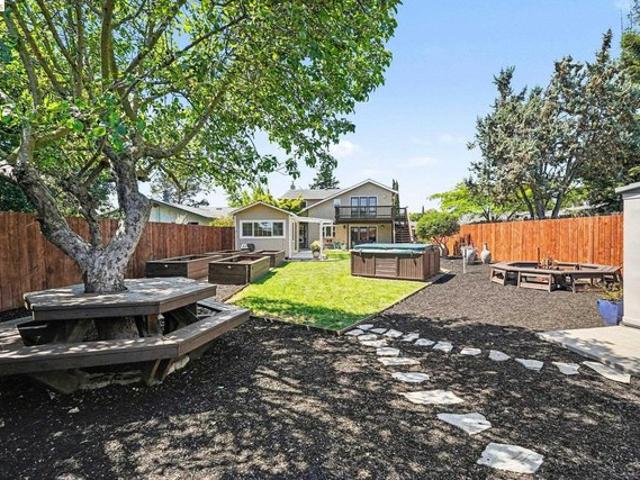 2092 Casa Grande St, Benicia, CA 94510