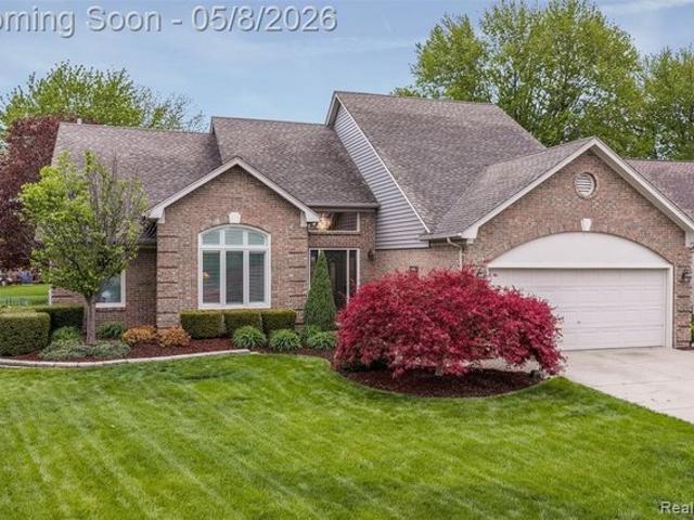 20933 Ivy Cir, Macomb Township, MI 48044