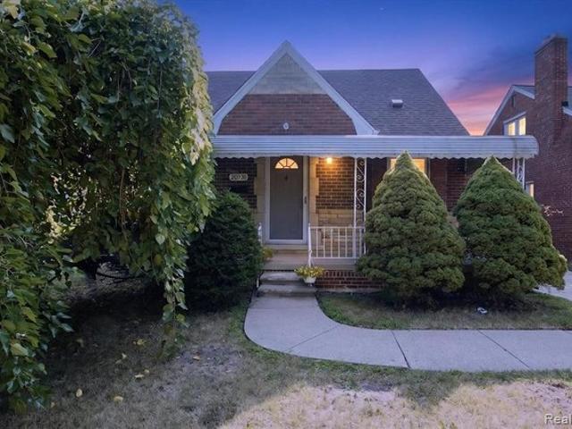 20930 Redmond Ave, Eastpointe, MI 48021