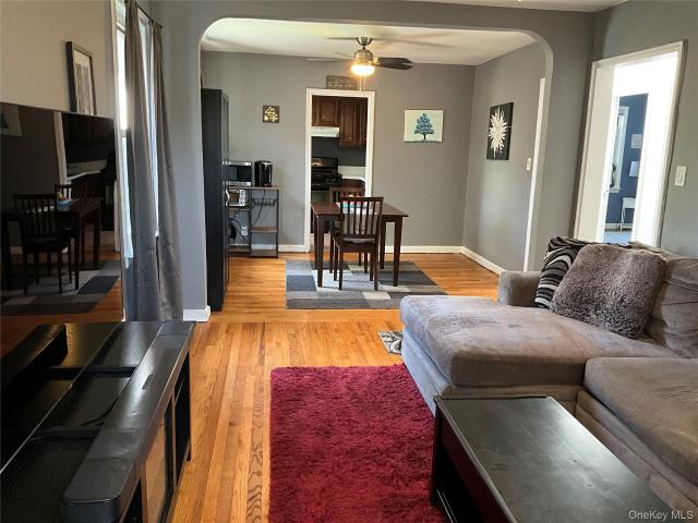 209 3 th Ave. 35th upper