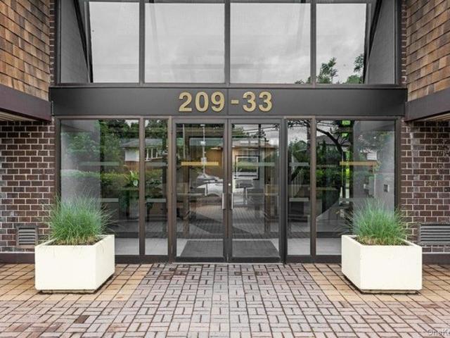 209 3 th Ave Unit Tj, Bayside, NY 11360