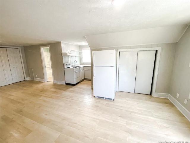 209 1/2 W 16th Street