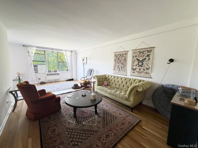 209 1 th Avenue 4K