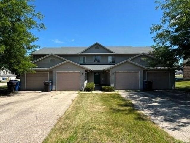 209 211 213 Fox Trl, Fall River, WI 53932