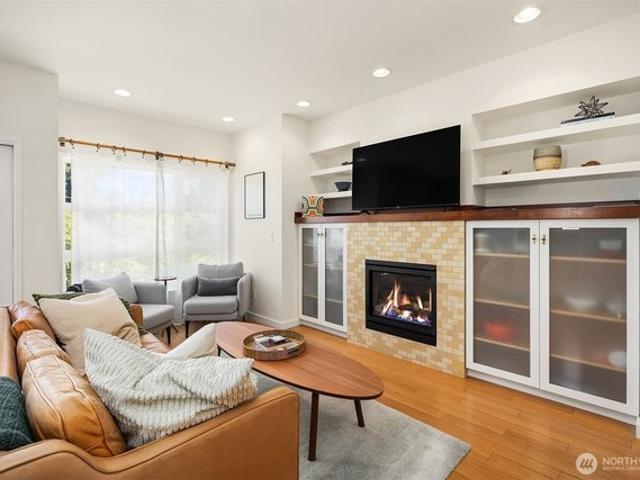 209 27th Ave E Unit B, Seattle, WA 98112