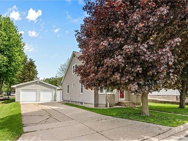 209 4th St SW, New Prague, MN 56071