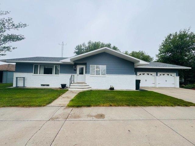 209 9th St, Beaver City, NE 68926