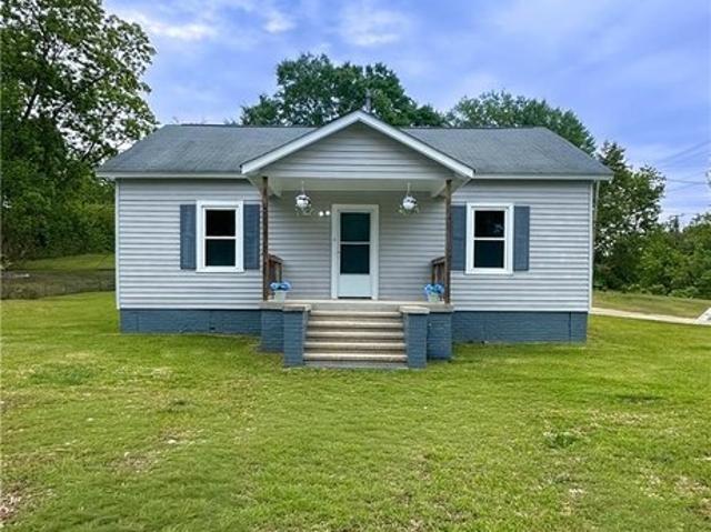 209 Combs St, Valley, AL 36854