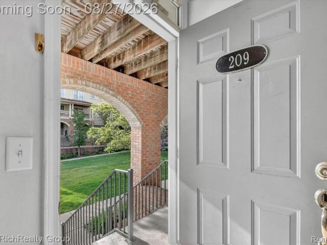209 Amys Walk