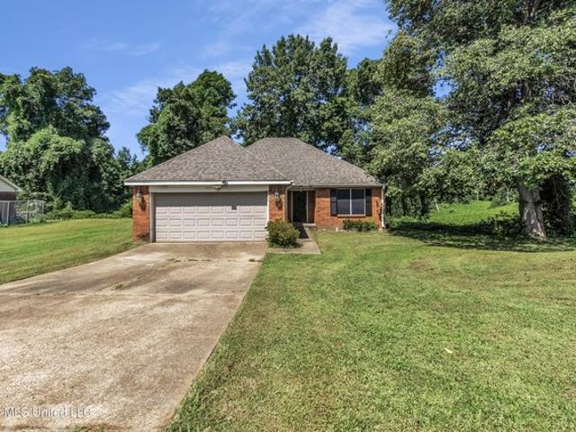 209 American River Dr, Lake Cormorant, MS 38641