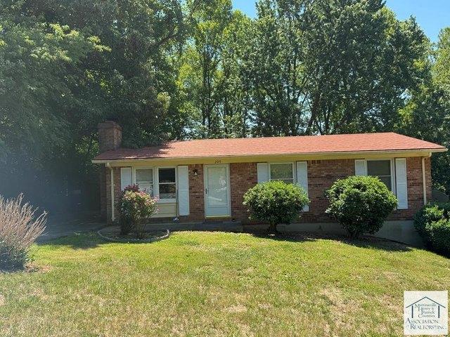 209 Apache Trl, Martinsville, VA 24112