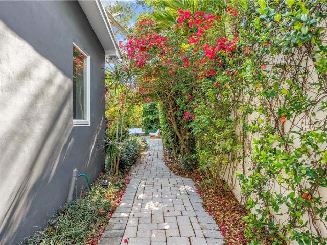 209 Bandera Way NE, St. Petersburg, FL 33704 | MLS #TB8492
