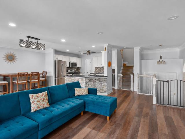 209 Blue Heron Dr