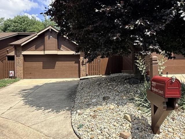 209 Brighton Ct, Greenwood, IN 46143