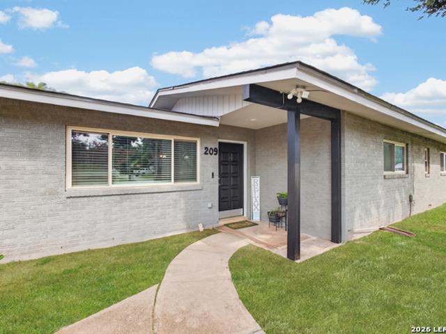 209 Greenlawn Ave