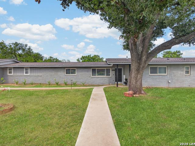 209 Greenlawn Ave