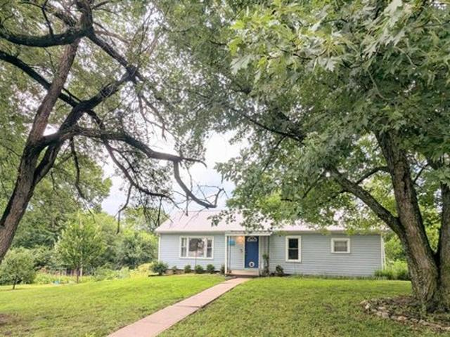 209 Delaware St, Oskaloosa, KS 66066