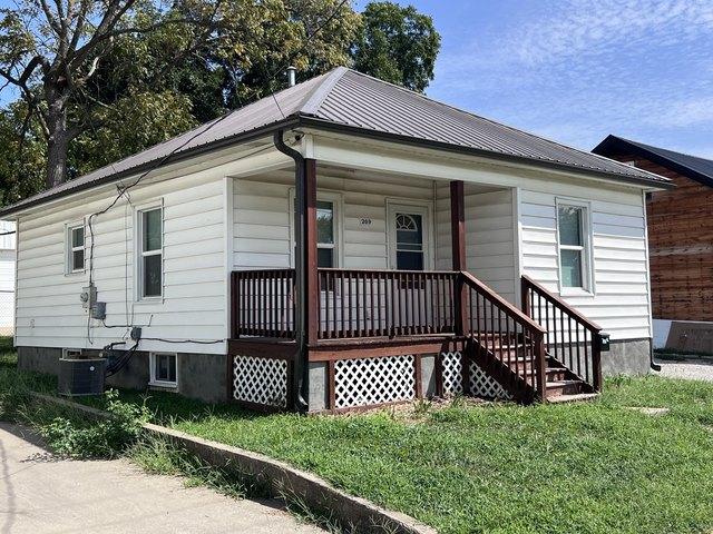 209 E 4th St, Carrollton, MO 64633