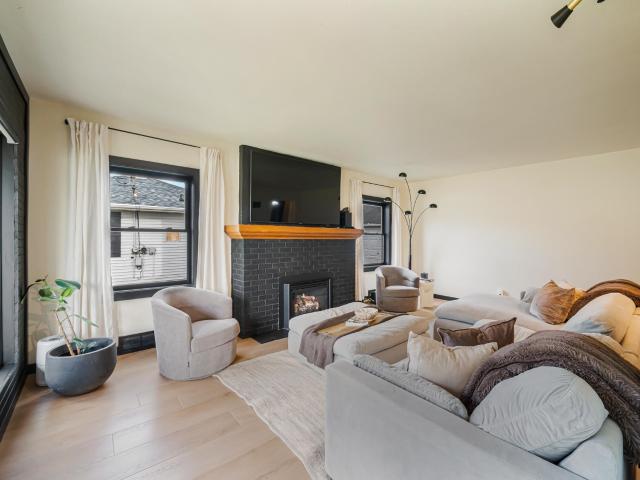 209 E 17TH Street