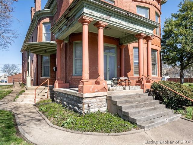 209 E Chestnut Street