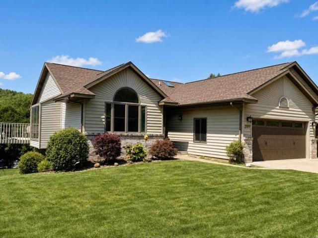 209 E Larkspur Ln, Onalaska, WI 54650