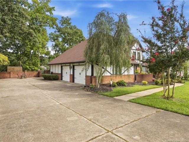 209 E Lochhaven Drive