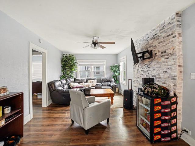 209 E Maple