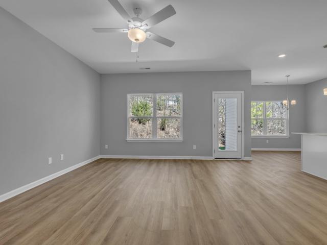 209 E Quail Hollow Way