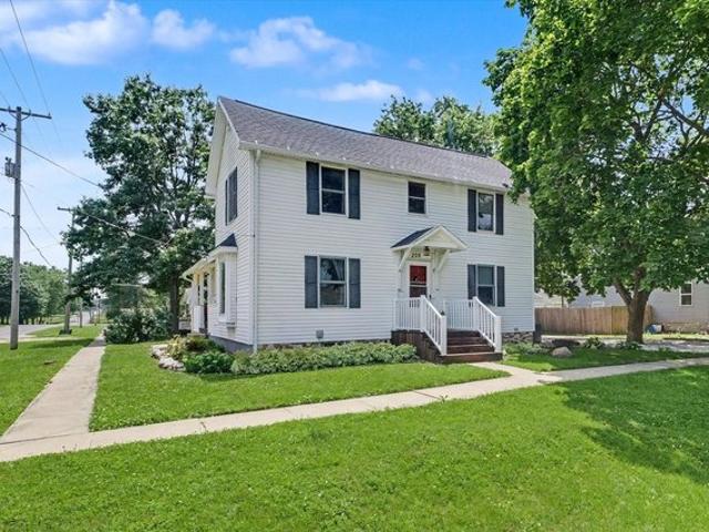 209 E Sangamon St, Fisher, IL 61843