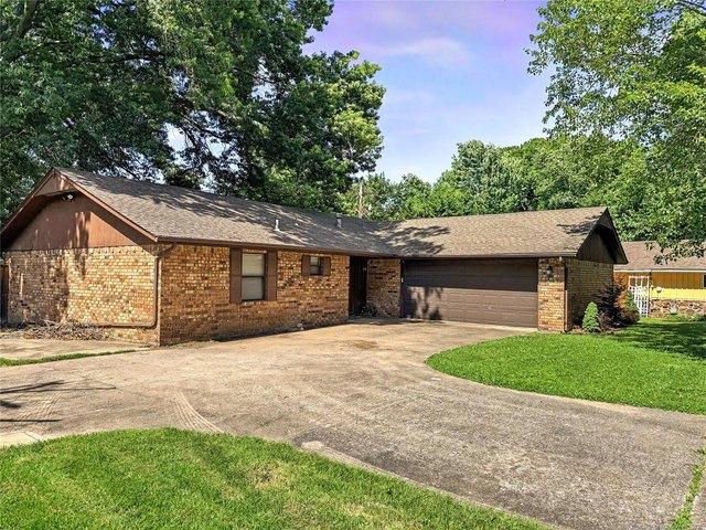 209 E Seneca St, Tahlequah, OK 74464