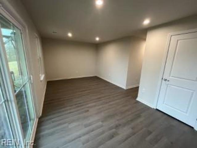 209 Falcon AVE