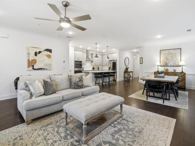 209 Floral Valley