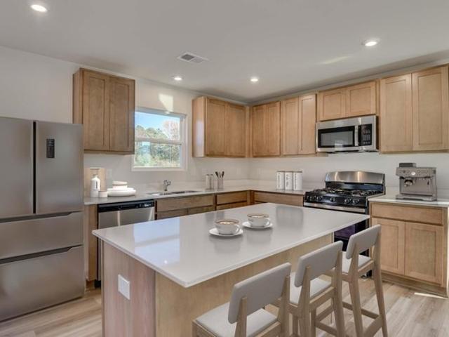 209 Kingfield Dr, Hopkins, SC 29061