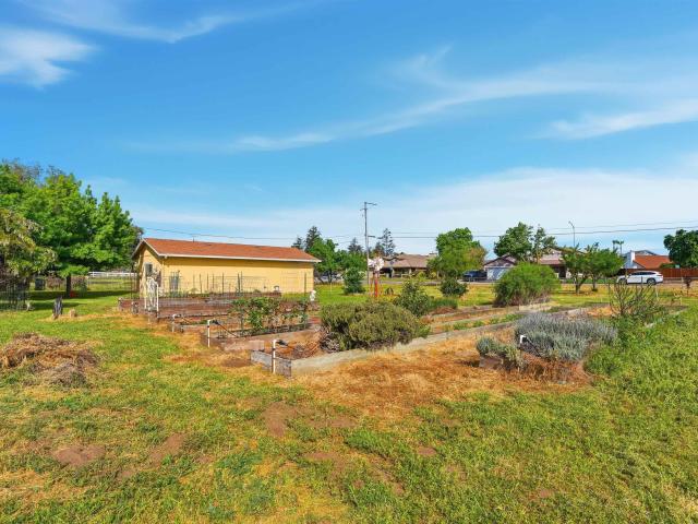 209 Honey Ln