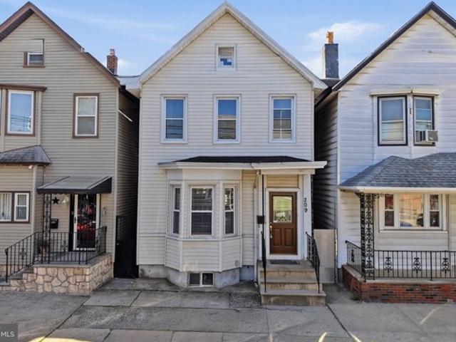 209 Hamilton St, Harrison, NJ 07029